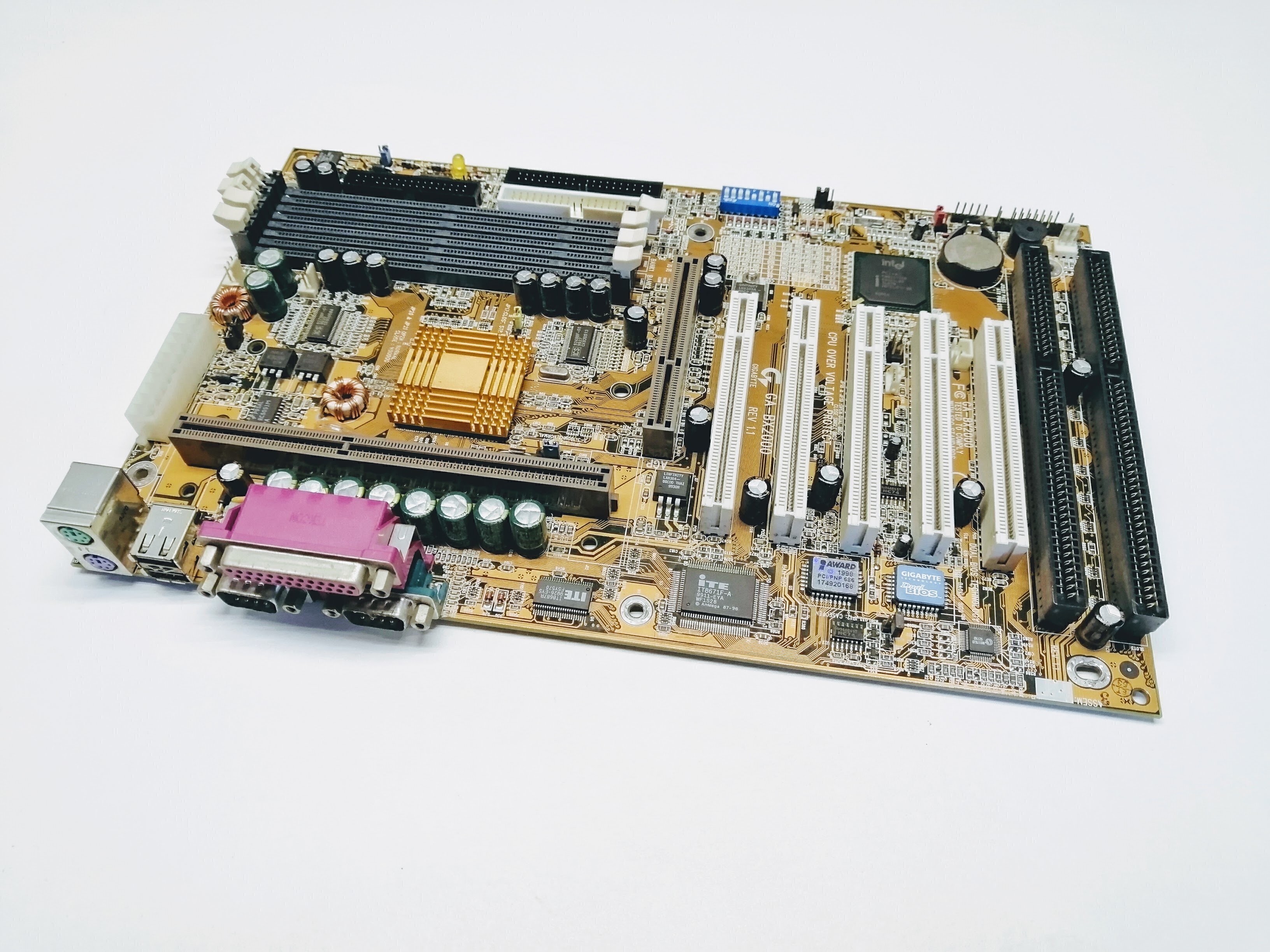 South African collection of retro, vintage, classic and old computers ...